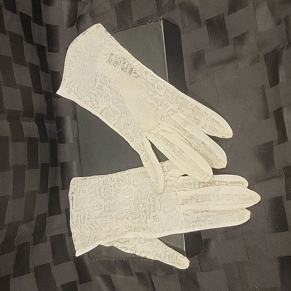 MTG | Accessories | Vintage White Lace Wrist Length Gloves 0 Nylon ...